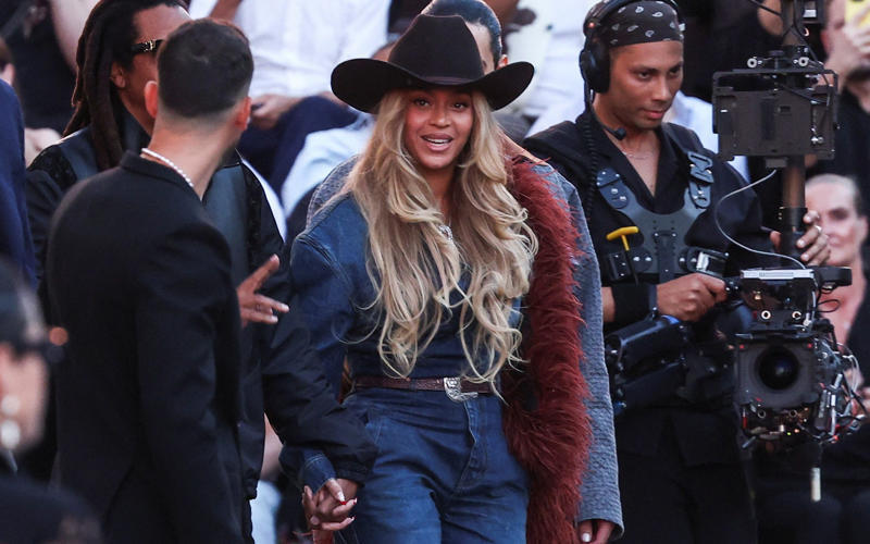 Beyoncé brings cowgirl star power to Louis Vuitton - AlongWalker