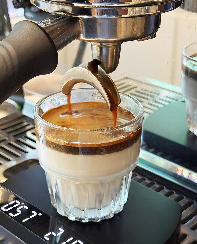 Top 10+ Dirty Latte Jakarta yang Bikin Melek - AlongWalker